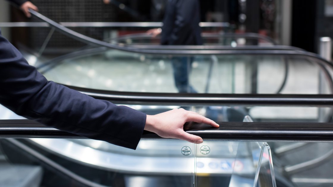 Soluções CleanMobility para escadas e tapetes rolantes | Schindler Portugal